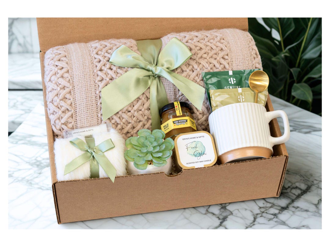 Hug in a Box Gift Set – Plush Blanket, Aromatherapy Candle, Chamomile ...