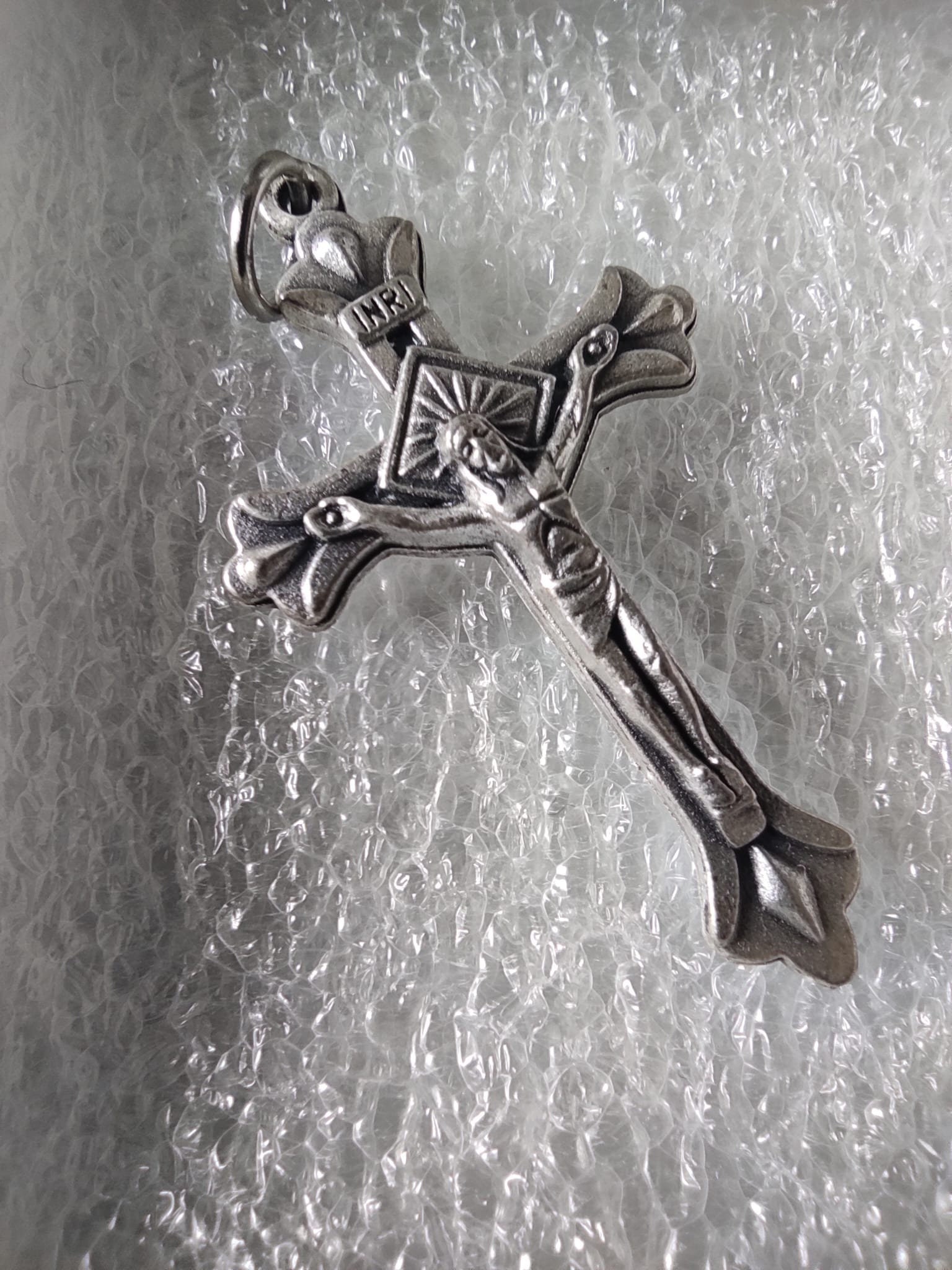 Trefoil Cross Pendant, Jesus on the Cross and the Rays of the Holy ...