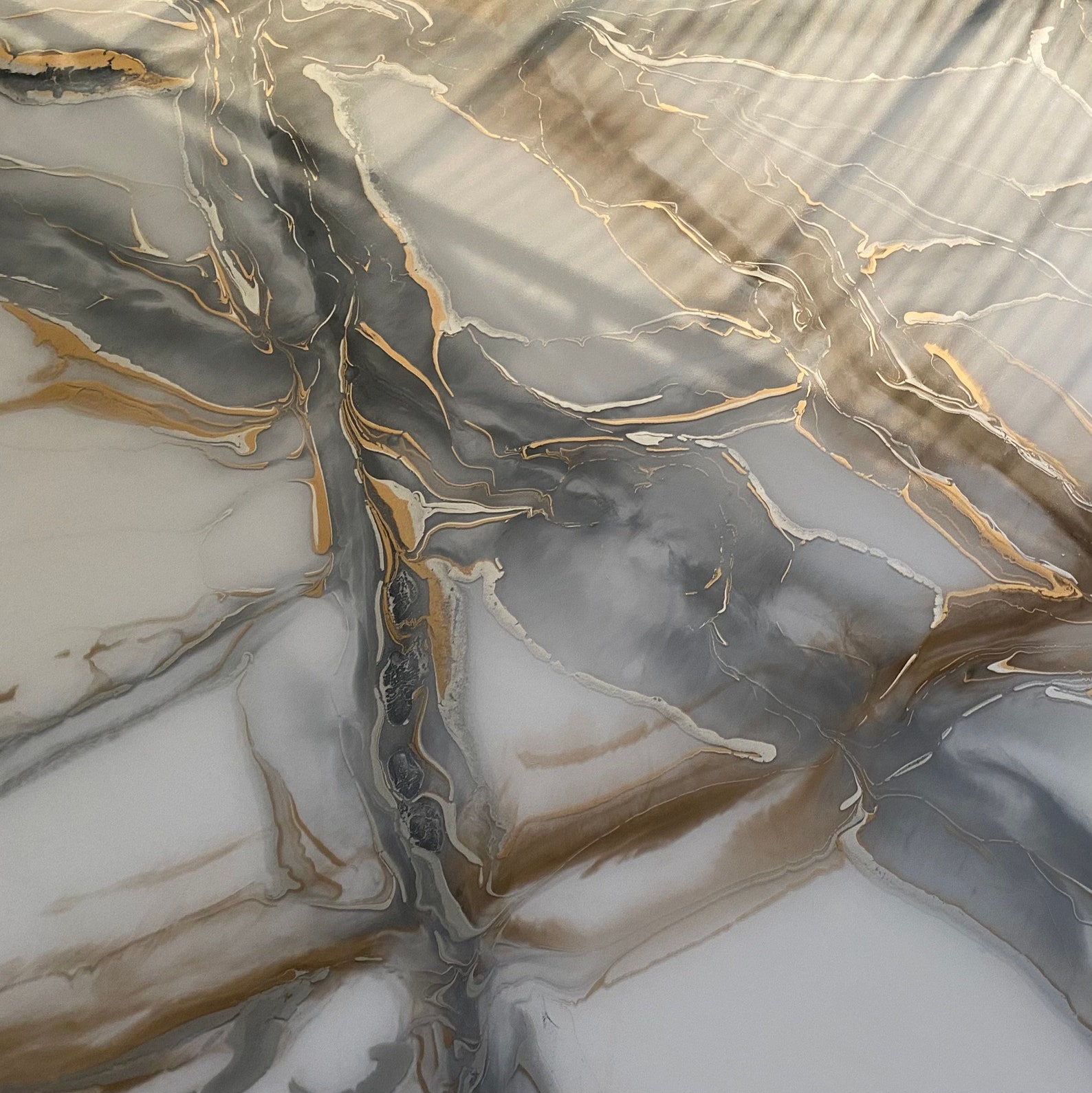 Bespoke Round Table Handcrafted Gold and Silver Marble - Etsy