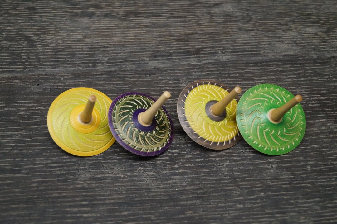 4 Wooden Spinning Tops, 2 Colors, 4-piece Spinning Top Set Made of ...