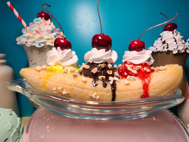 Old fashioned banana split in vintage banana boat | Etsy
