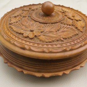 Flowers Carved, Wooden Round Beauiful Vintage Lidded Box - Etsy