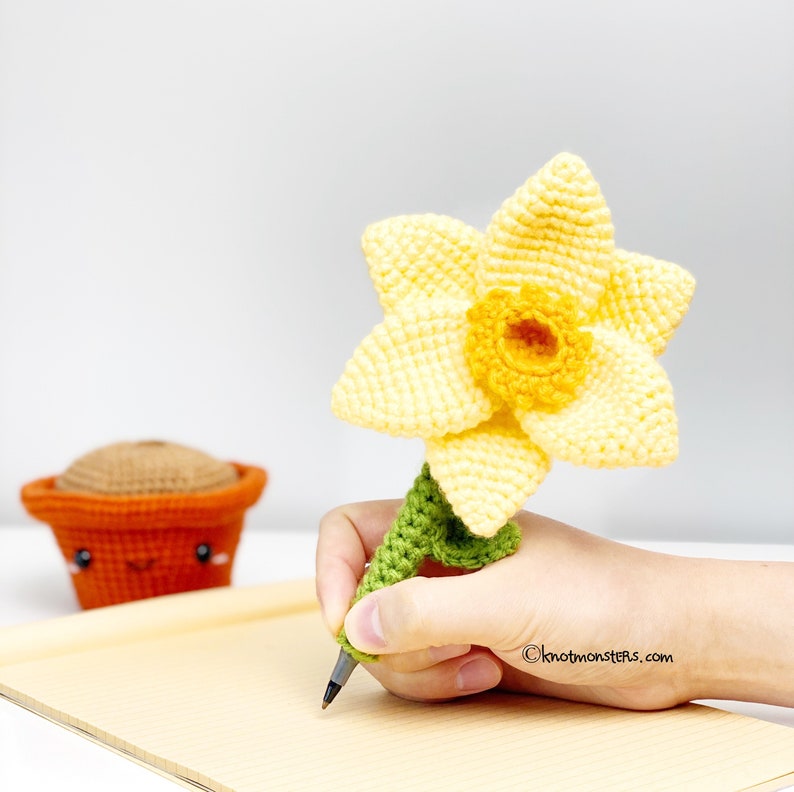 Daffodil Flower Pen Crochet PATTERN ONLY PDF Instant Download Amigurumi ...