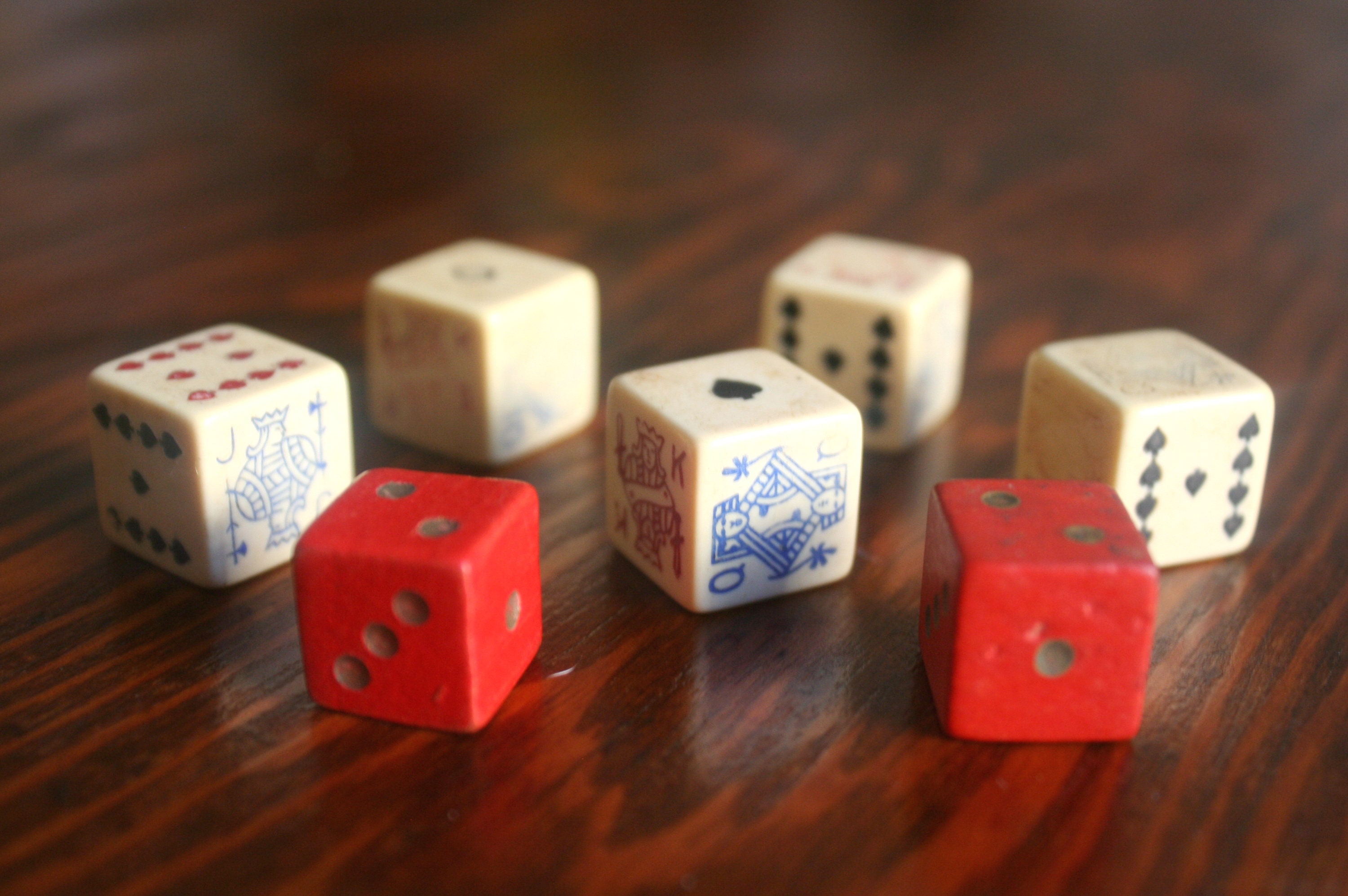 Set of 5 Vintage Bakelite Dice Mid Century Modern Playing Card Suit Die ...