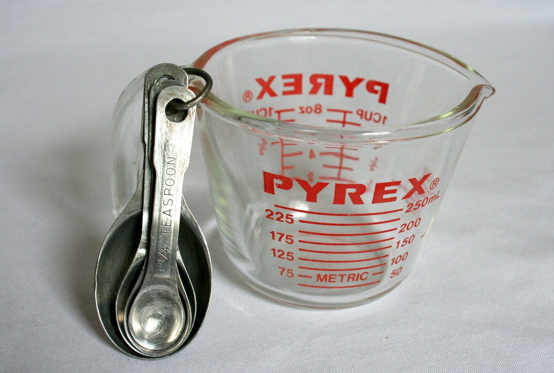 Vintage Pyrex Measuring Cup and Spoons Set 1950s Pyrex Set | Etsy