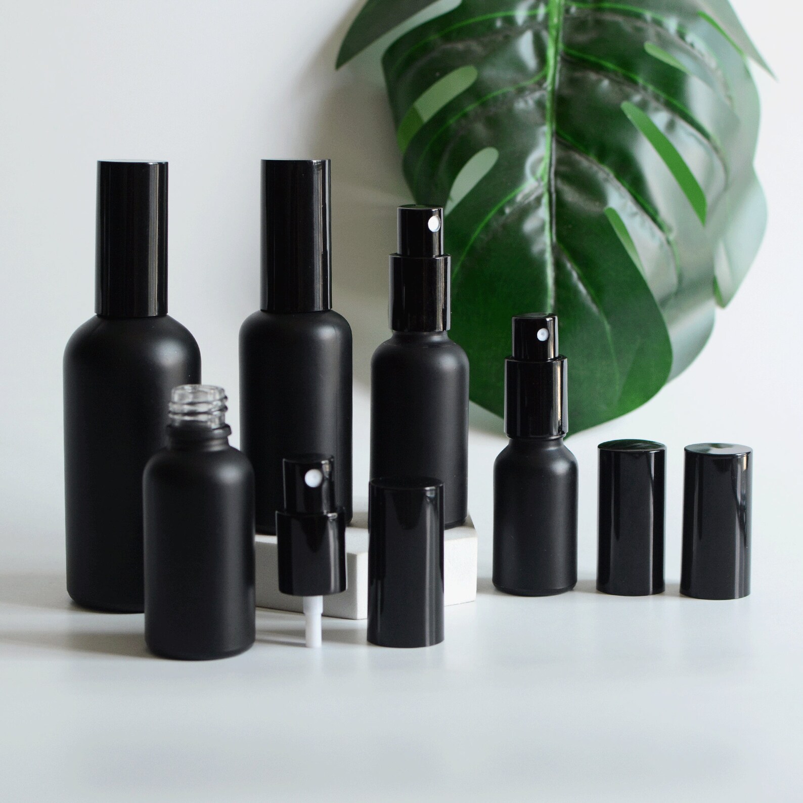 1-200pcs Fine Mist Spray Bottles 15ml 20ml 30ml 50ml 100ml Matte Black ...