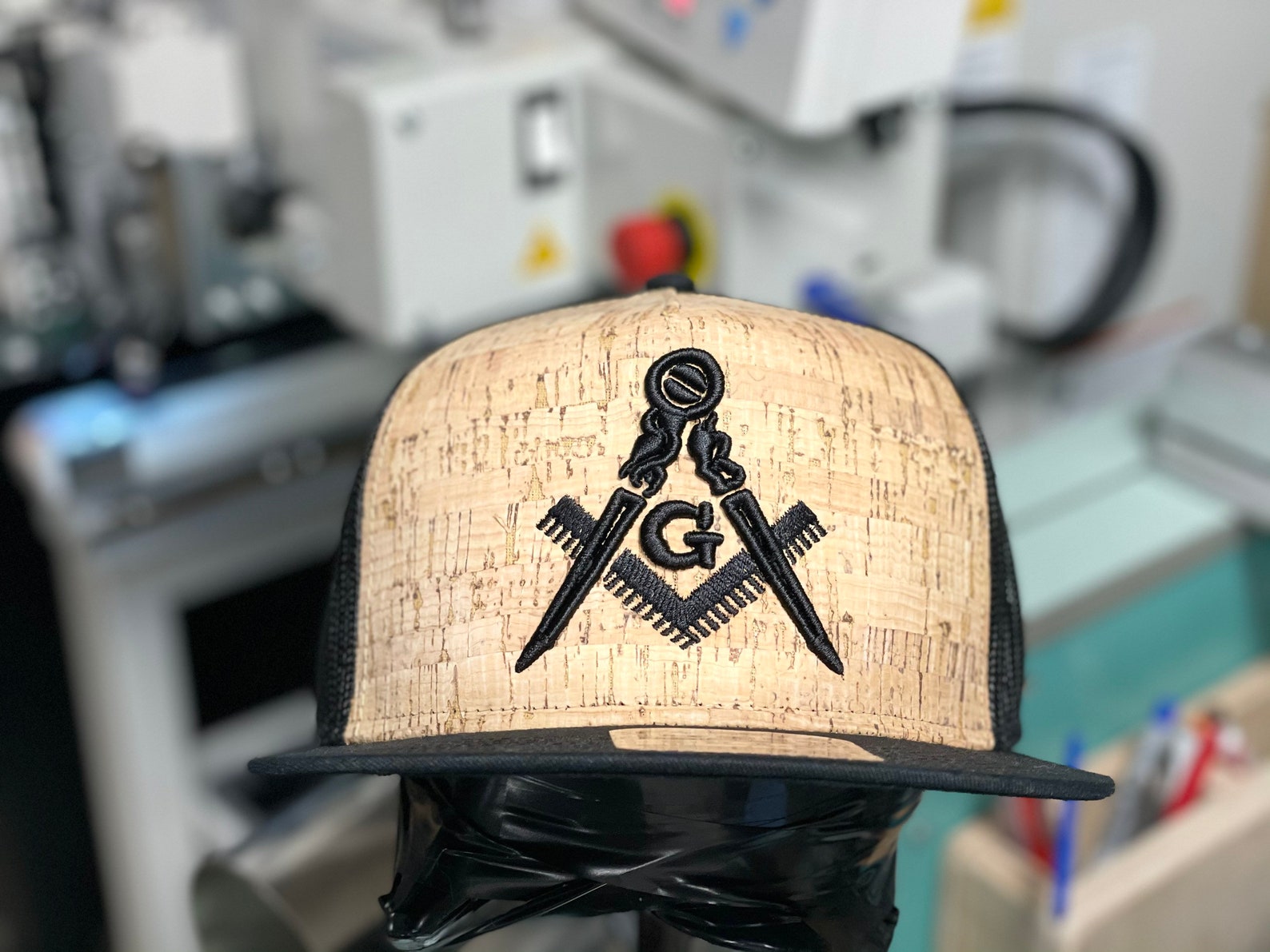 Masonic Puff Design Snapback Flat Bill: Cork / Black Bill / Mesh - Etsy