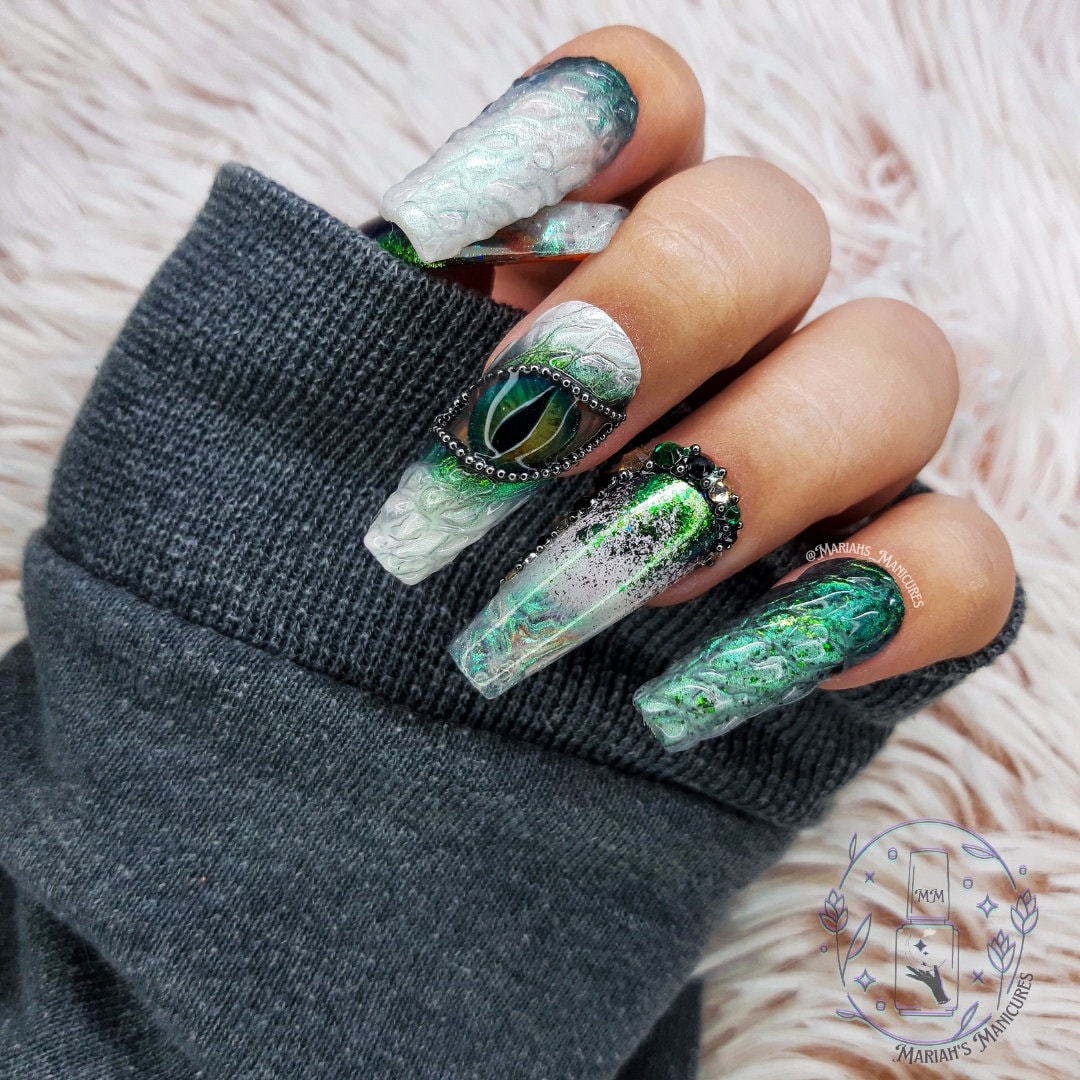 Dragon Eye Press on Nails | Fantasy | Mythical | Green | Textured Nails ...
