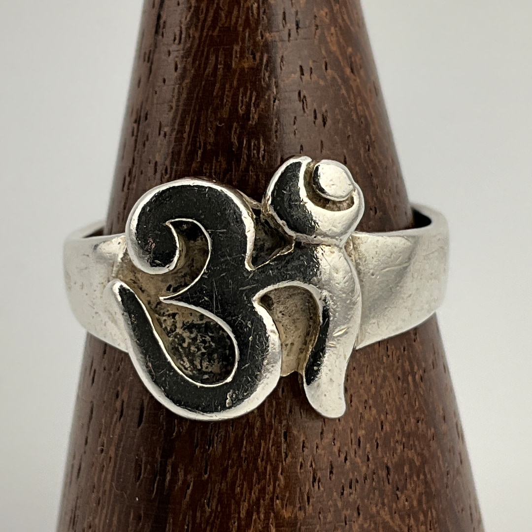 Vintage Sterling Silver Om Symbol Statement Ring, UK Size R, US Size 8 ...