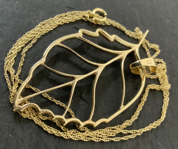 Vintage 9ct Gold Leaf Pendant Necklace - Gem