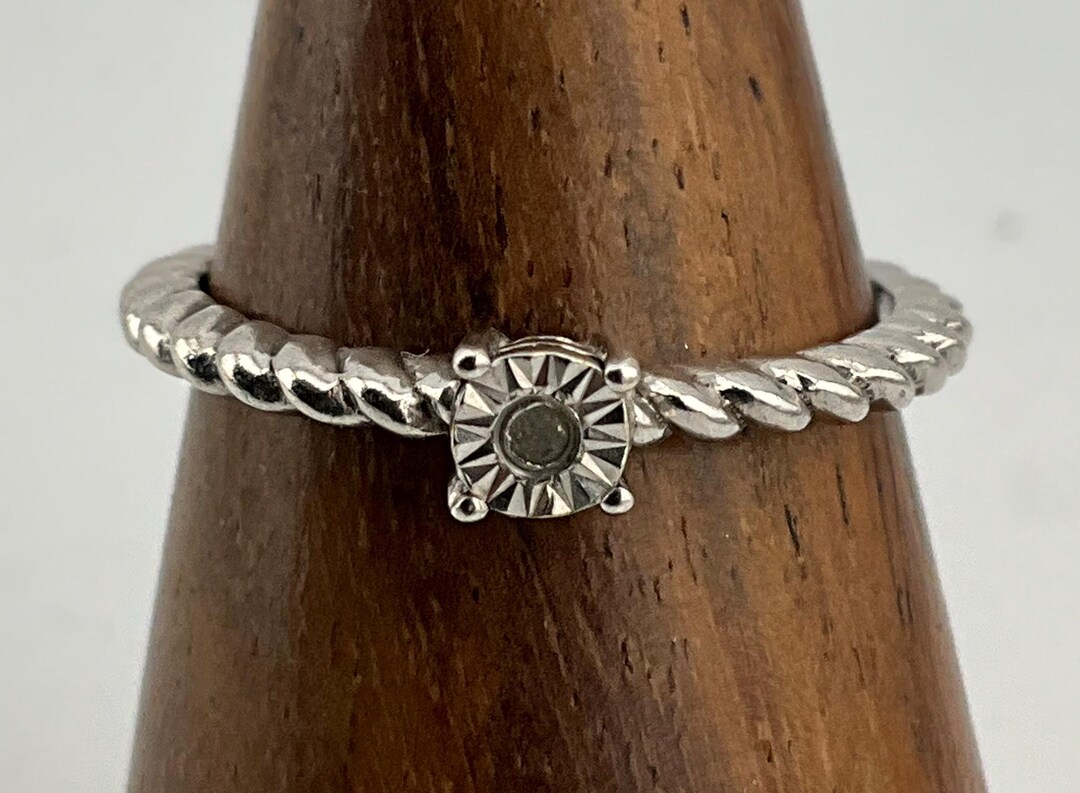 Vintage Diamond White Gold Twisted Band Solitaire Ring, UK Size N1/2 ...