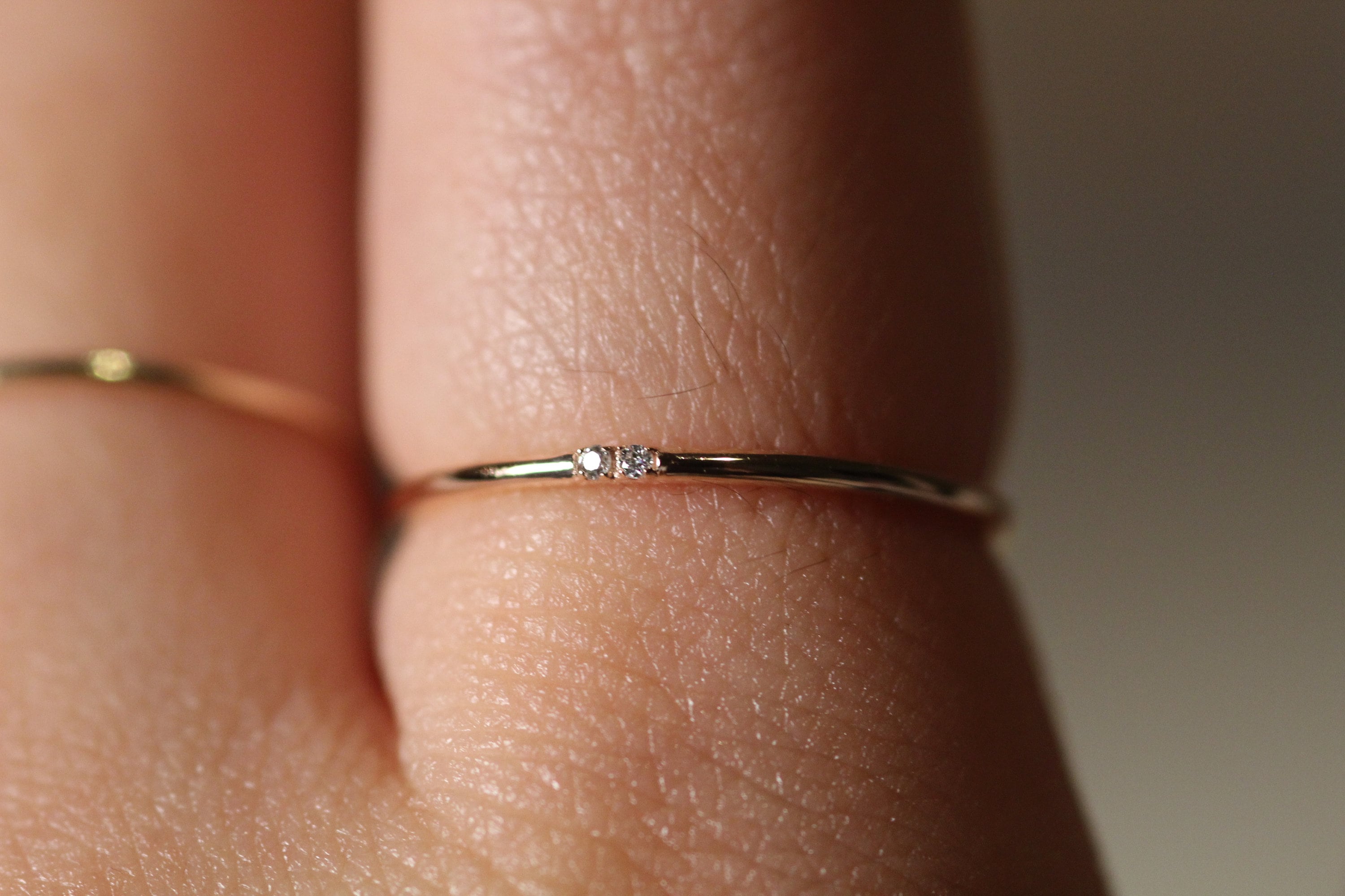 Anillo de diamantes pequeño anillo delgado de oro de 14 k | Etsy