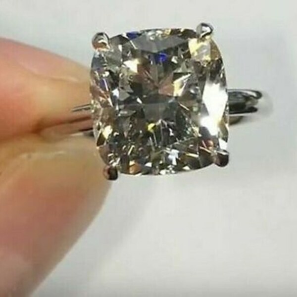 Hidden Stone Wedding Ring - Etsy