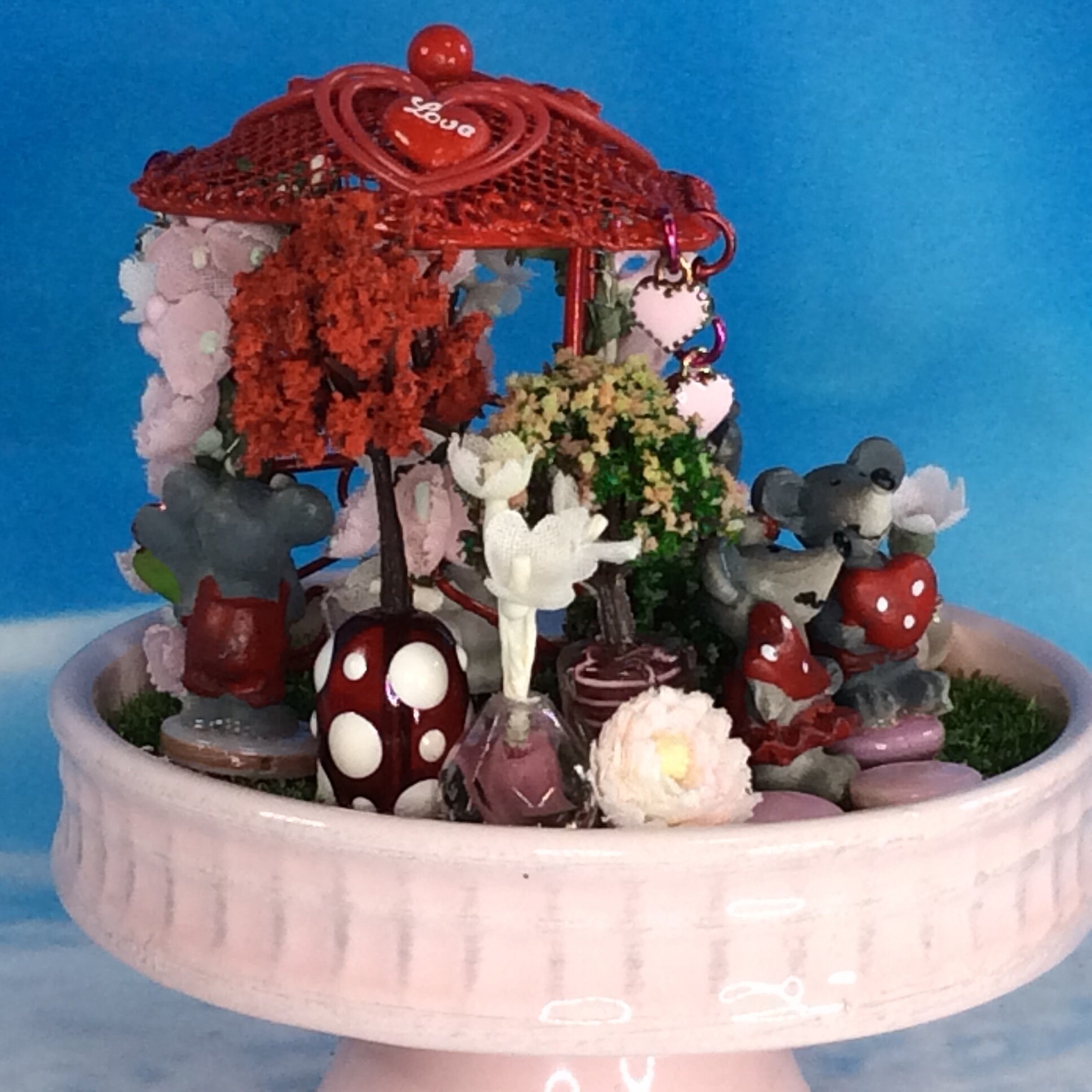 Miniature Mice Diorama, Gazebo Miniature, True Love Diorama, Happy ...
