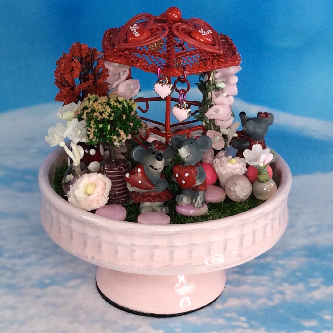 Miniature Mice Diorama, Gazebo Miniature, True Love Diorama, Happy ...