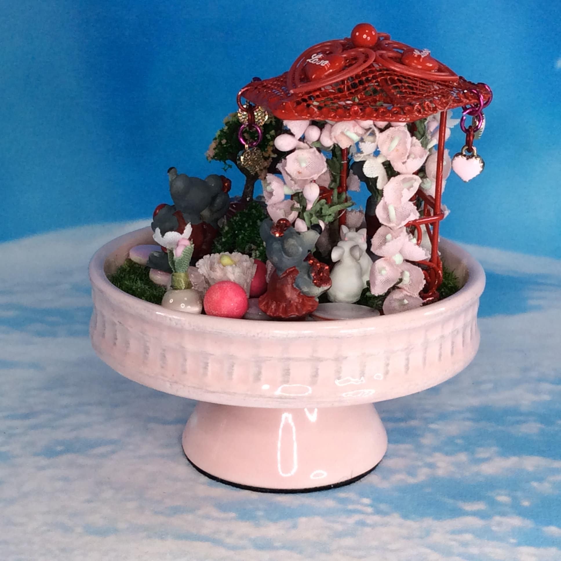 Miniature Mice Diorama, Gazebo Miniature, True Love Diorama, Happy ...