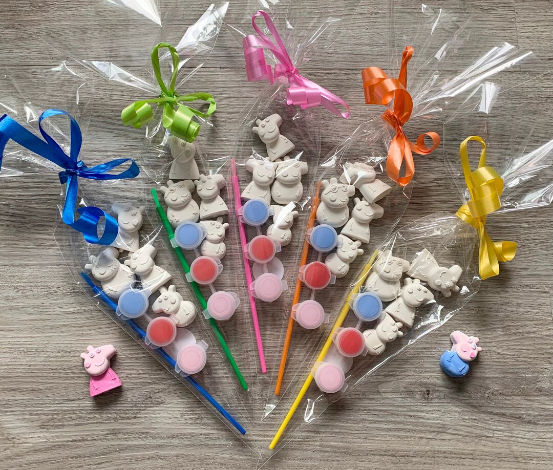 Pig Party Bag Favour / Family Pig Birthday Party Cone/ Pig Family ...