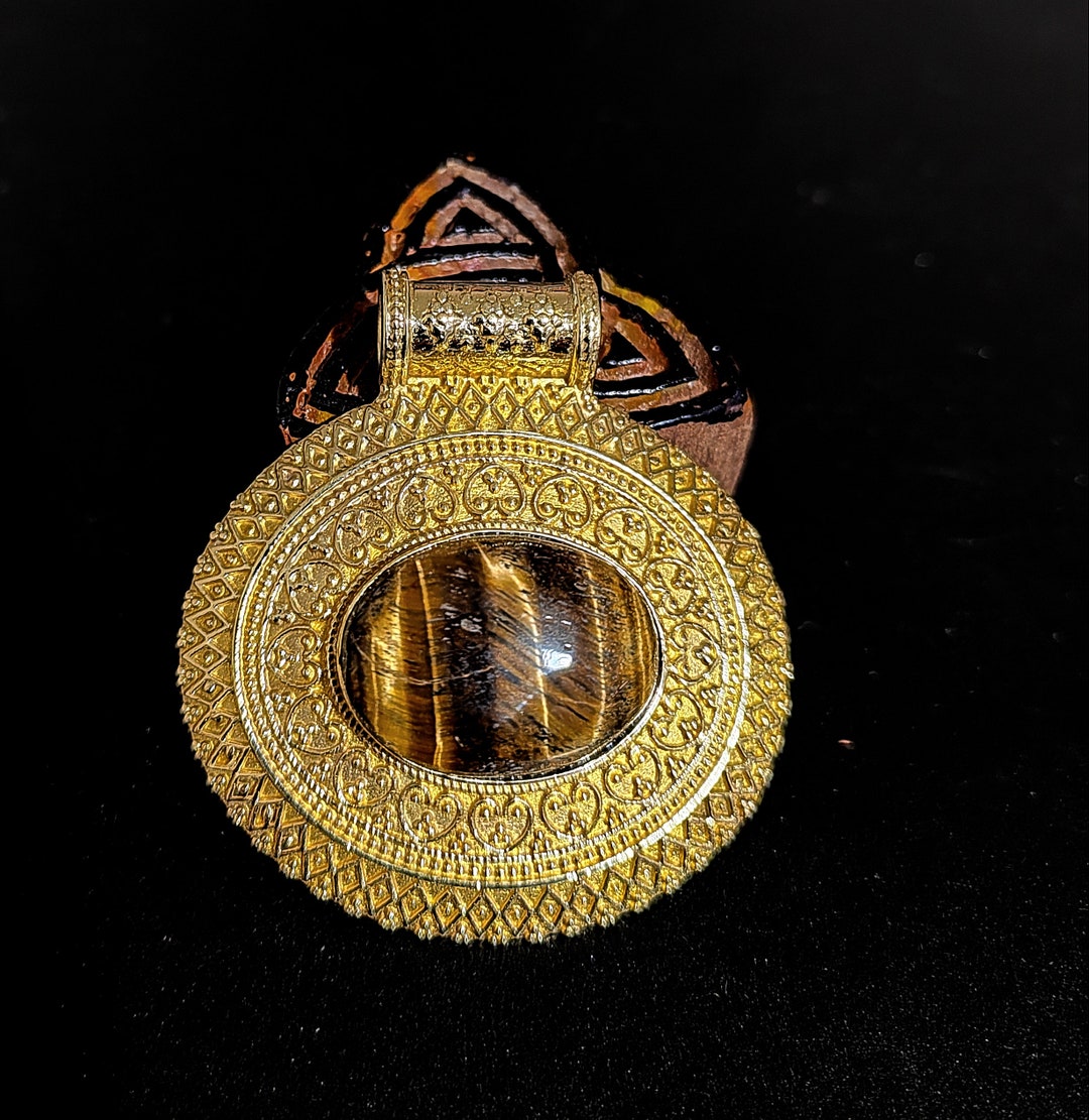 Medieval Oval Pendant Gold and Tiger's Eye - Etsy