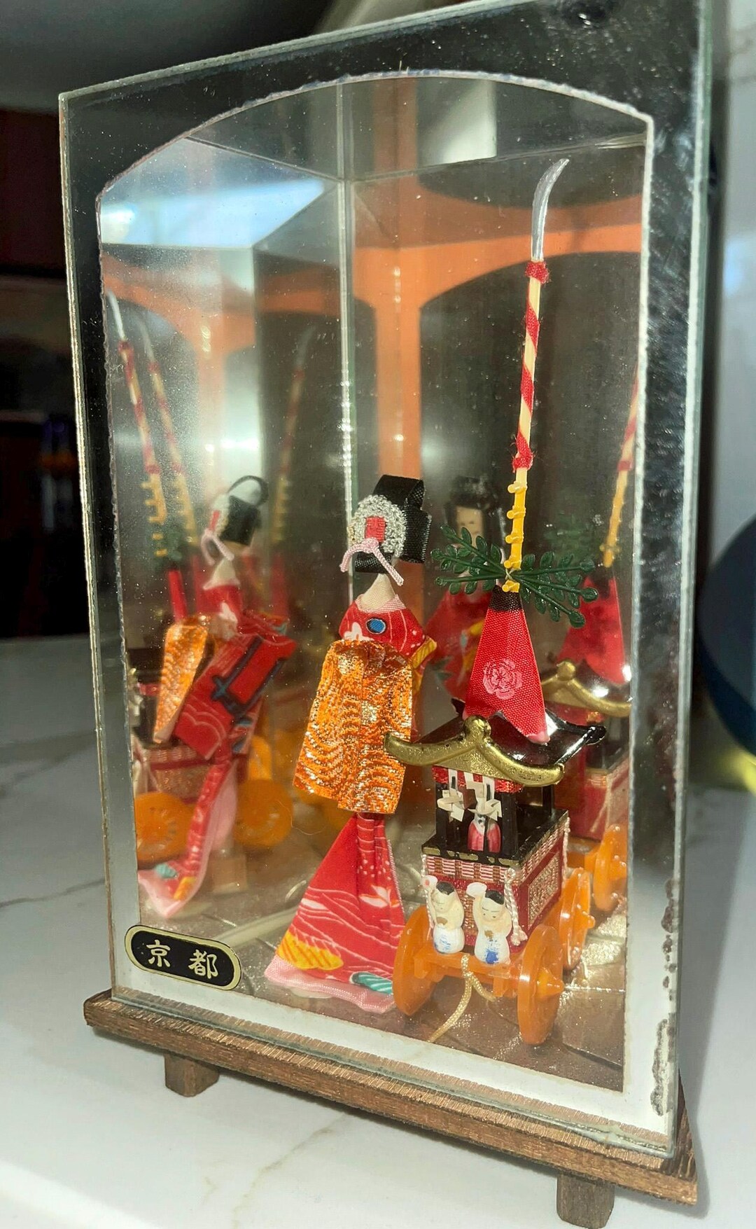 Kyotoa Japan Figurine Diorama, Geisha Girl in Triangular Glass Case. - Etsy