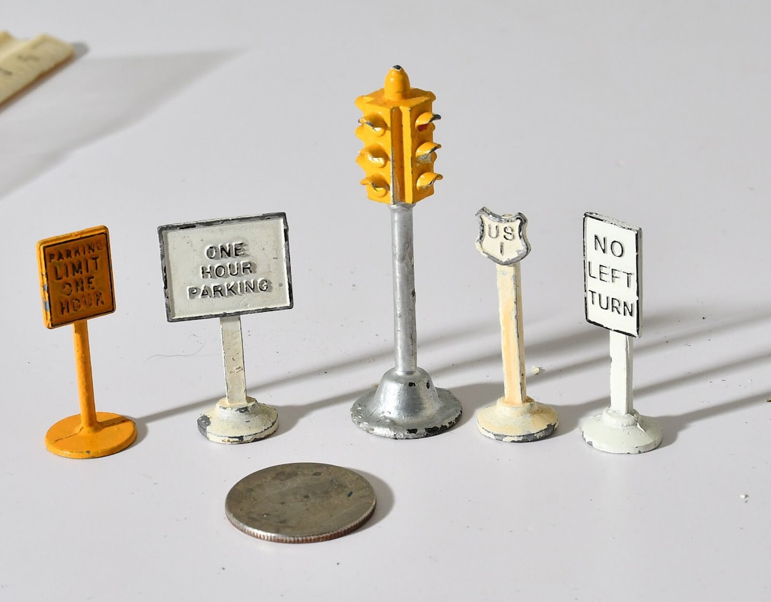 Vintage Metal Miniature Figurines , Signs HO or O Scale Traffic Signal ...