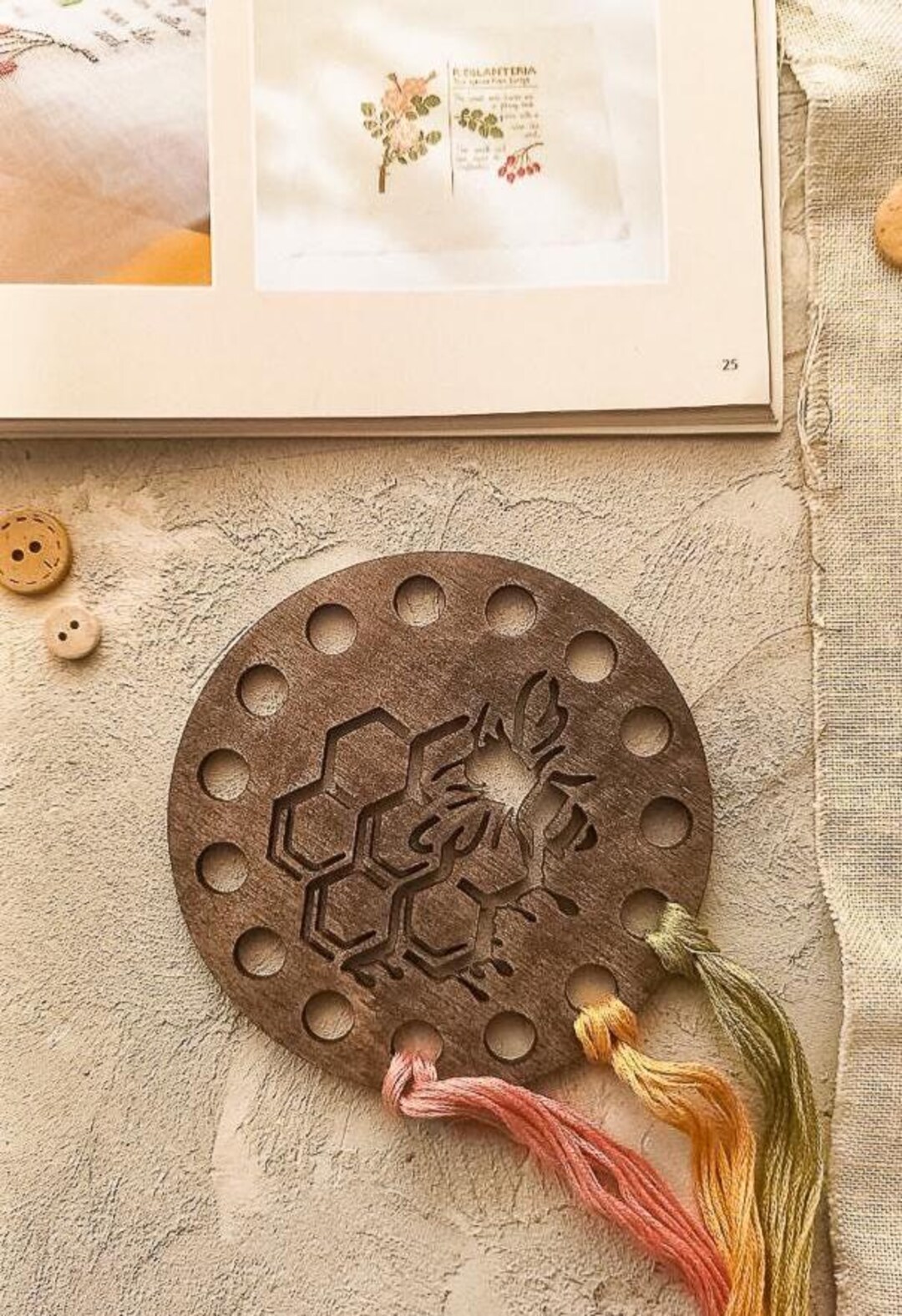 Bee Plywood 15 Holes Thread Palette, Round Xstitch Floss Holder ...