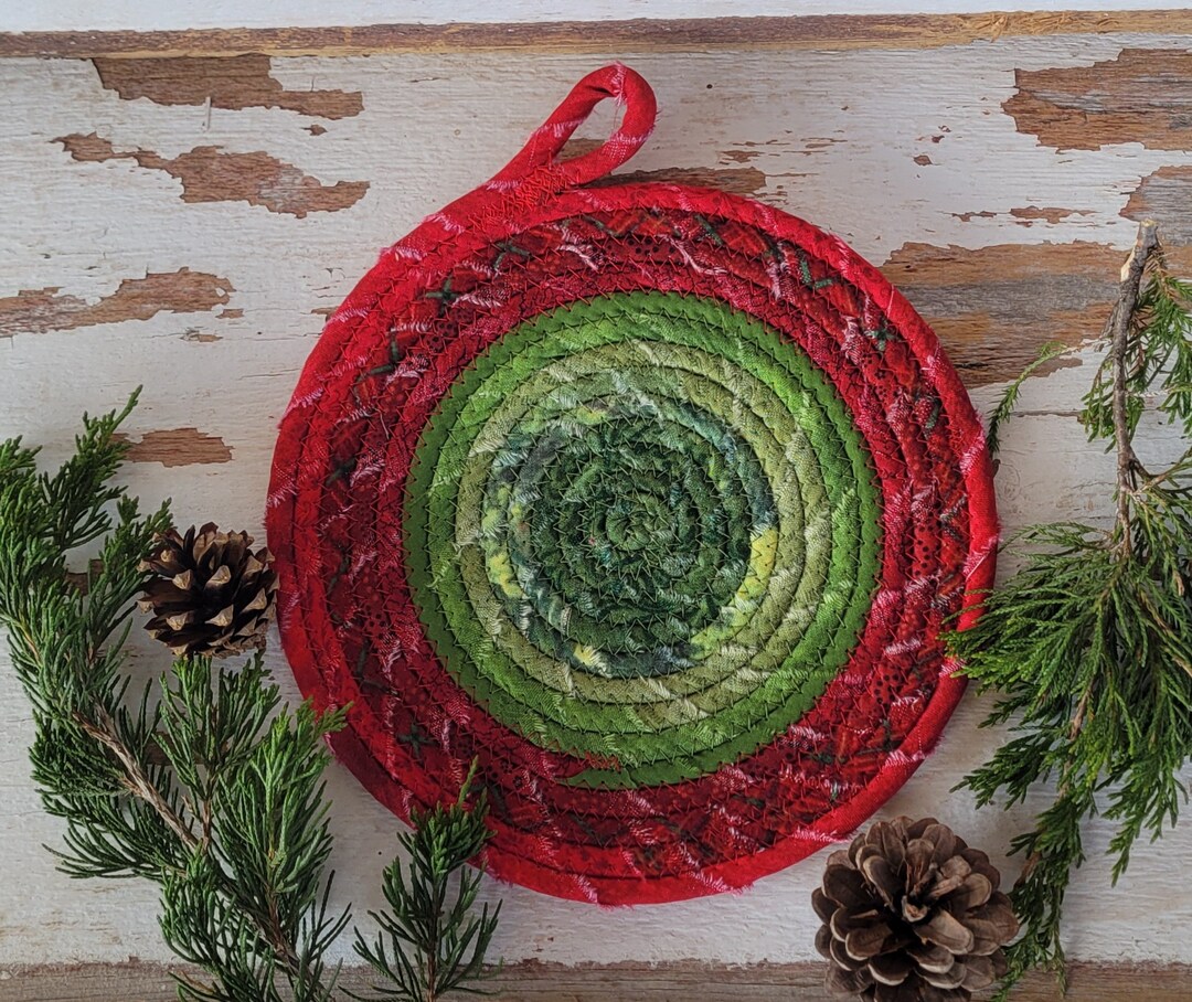 Fabric Scrap Trivet - {christmas} - Christmas Trivet, Christmas Table ...