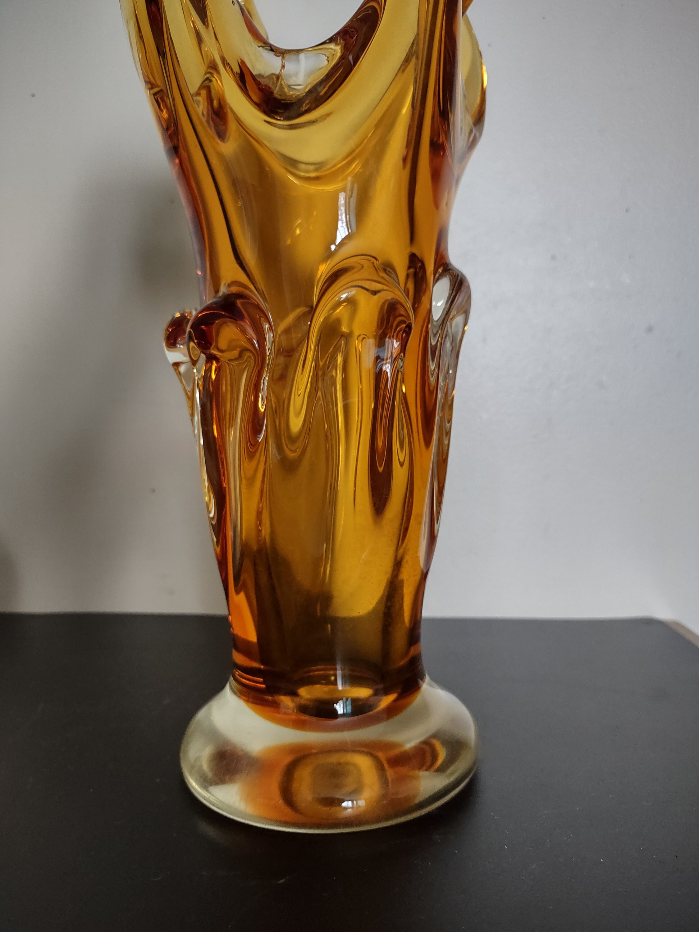 EDAG Glass Industries Funky Four Point Twist Rootbeer Vase - Etsy.de