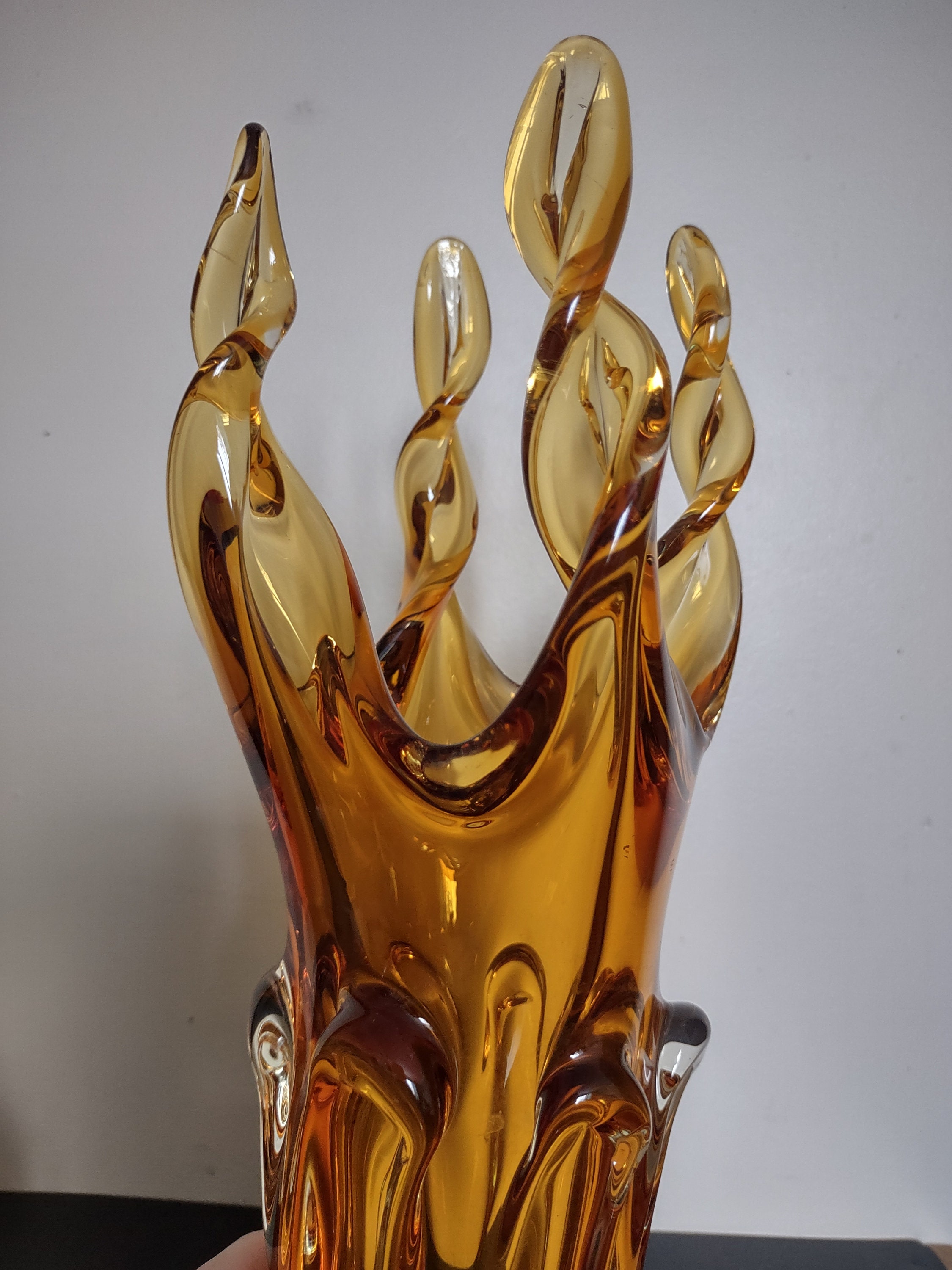 EDAG Glass Industries Funky Four Point Twist Rootbeer Vase - Etsy.de