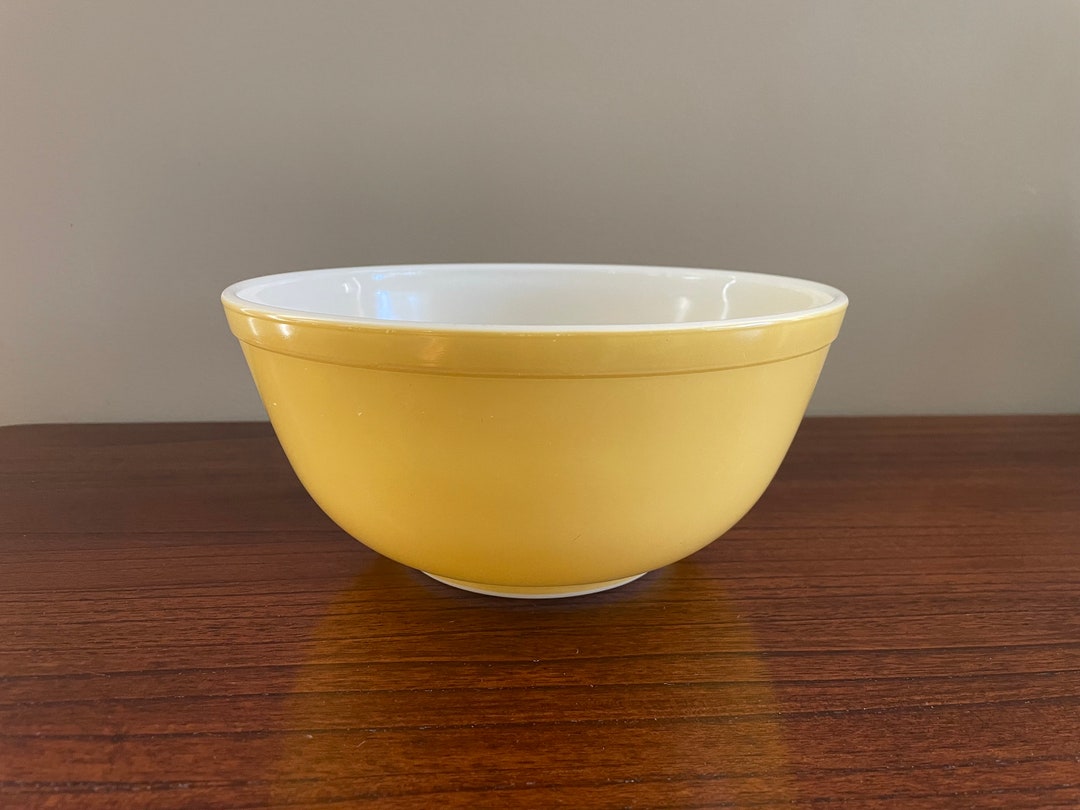 Vintage Pyrex Bowl 8.75 Inches Diameter Large Yellow Pyrex Bowl - Etsy