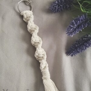 Spiral Macramé Keychain, White Keychain, Modern Macrame, Minimalist ...