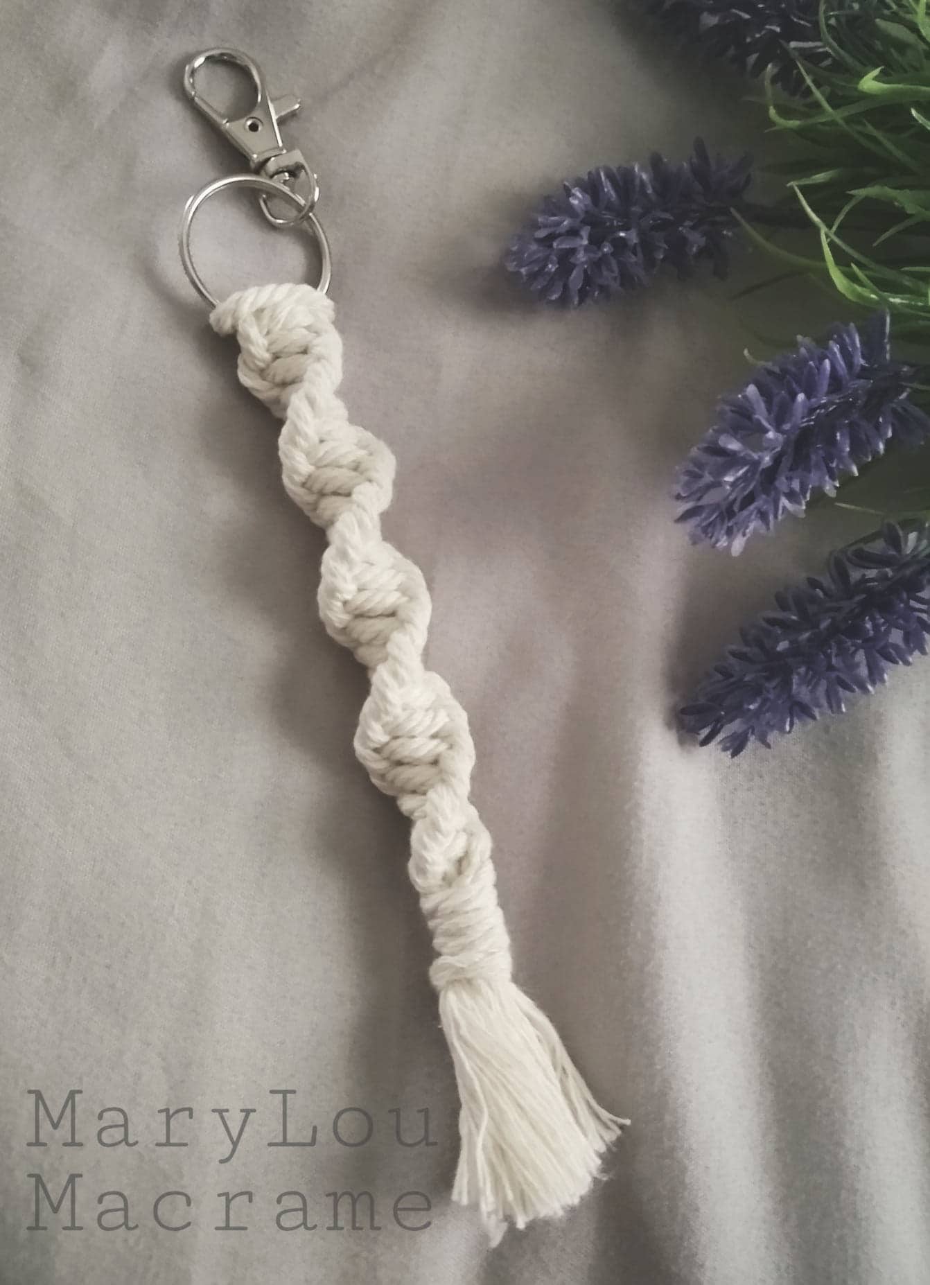 Spiral Macramé Keychain, White Keychain, Modern Macrame, Minimalist ...