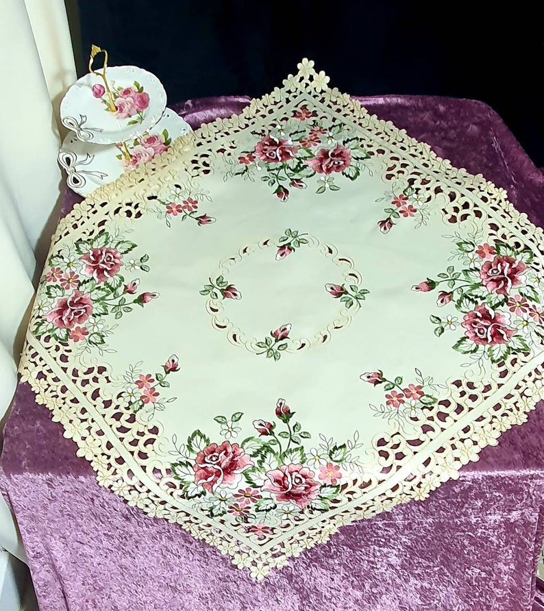 Summer Ecri Table Topper, Red Roses , Embroidered, Rustic Table Decor ...