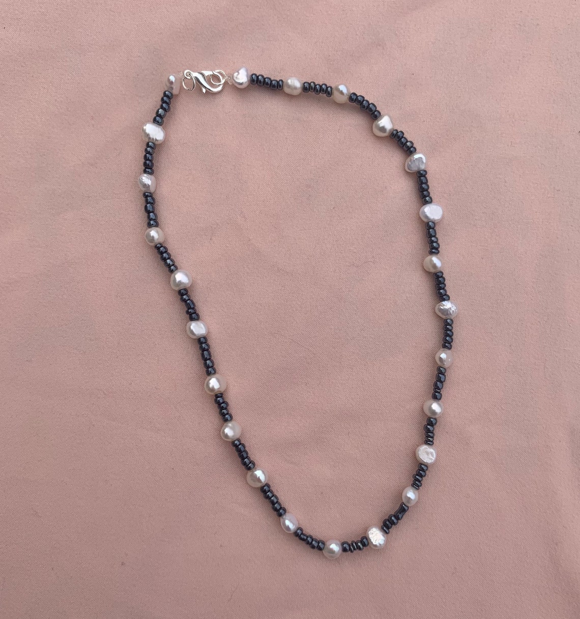 Collier choker noir perle perlé | Etsy