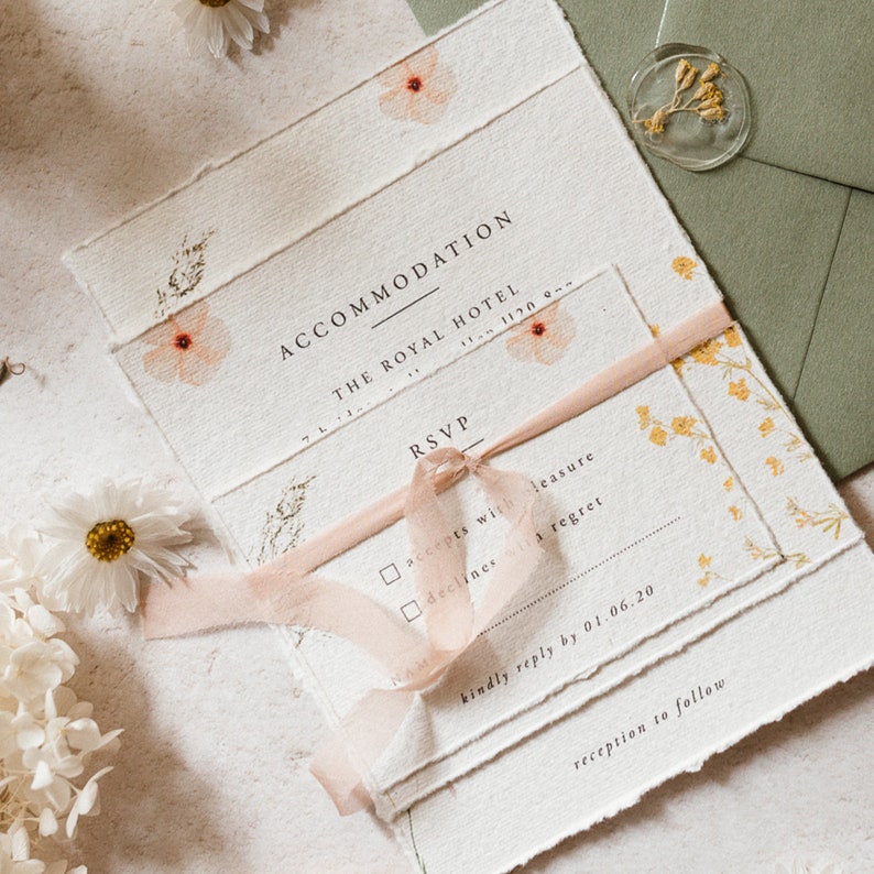 Pressed Flowers Wedding Invitation / Floral Wedding Invitation - Etsy UK