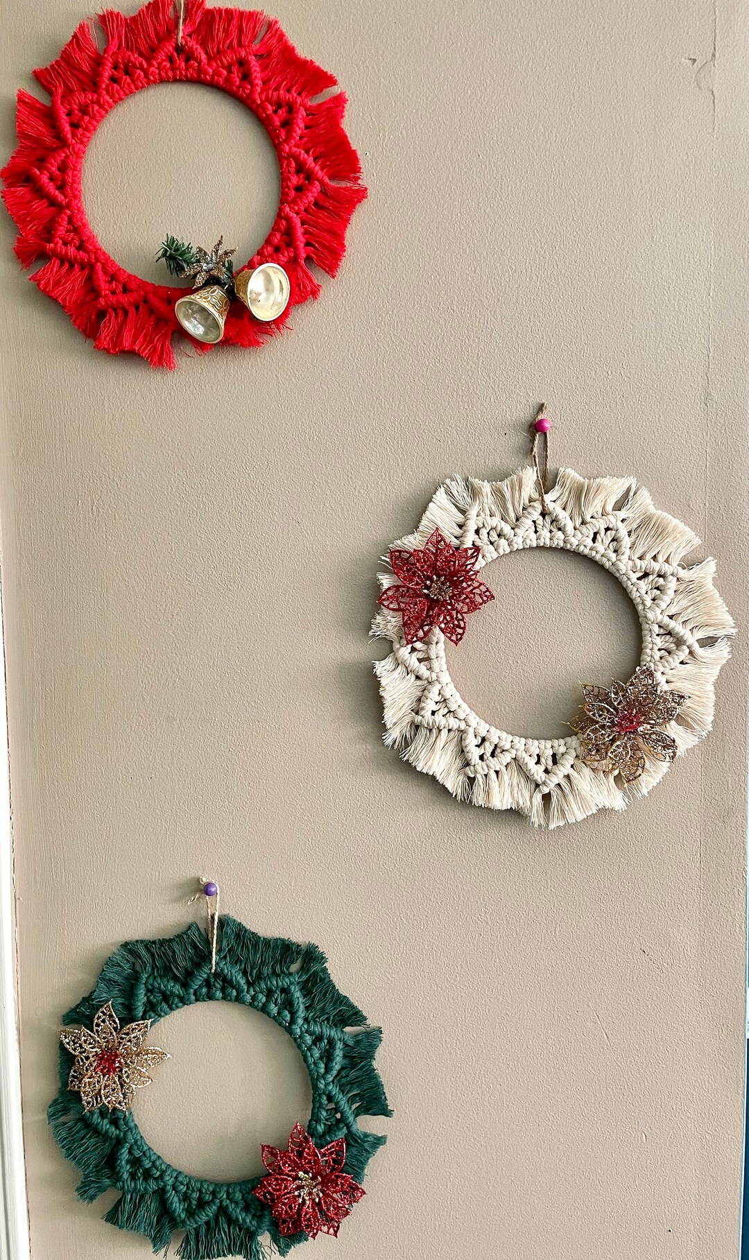 Mini Holiday Macrame Wreath || Holiday Wreaths || Holiday Macrame ...