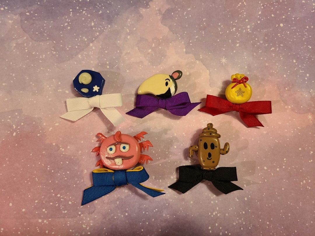Video Game Pins and Nametag Holders - Etsy