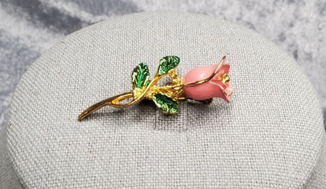 Vintage 1970s Emerald Green and Pink Enamel Gold Tone Rose Pin/brooch ...