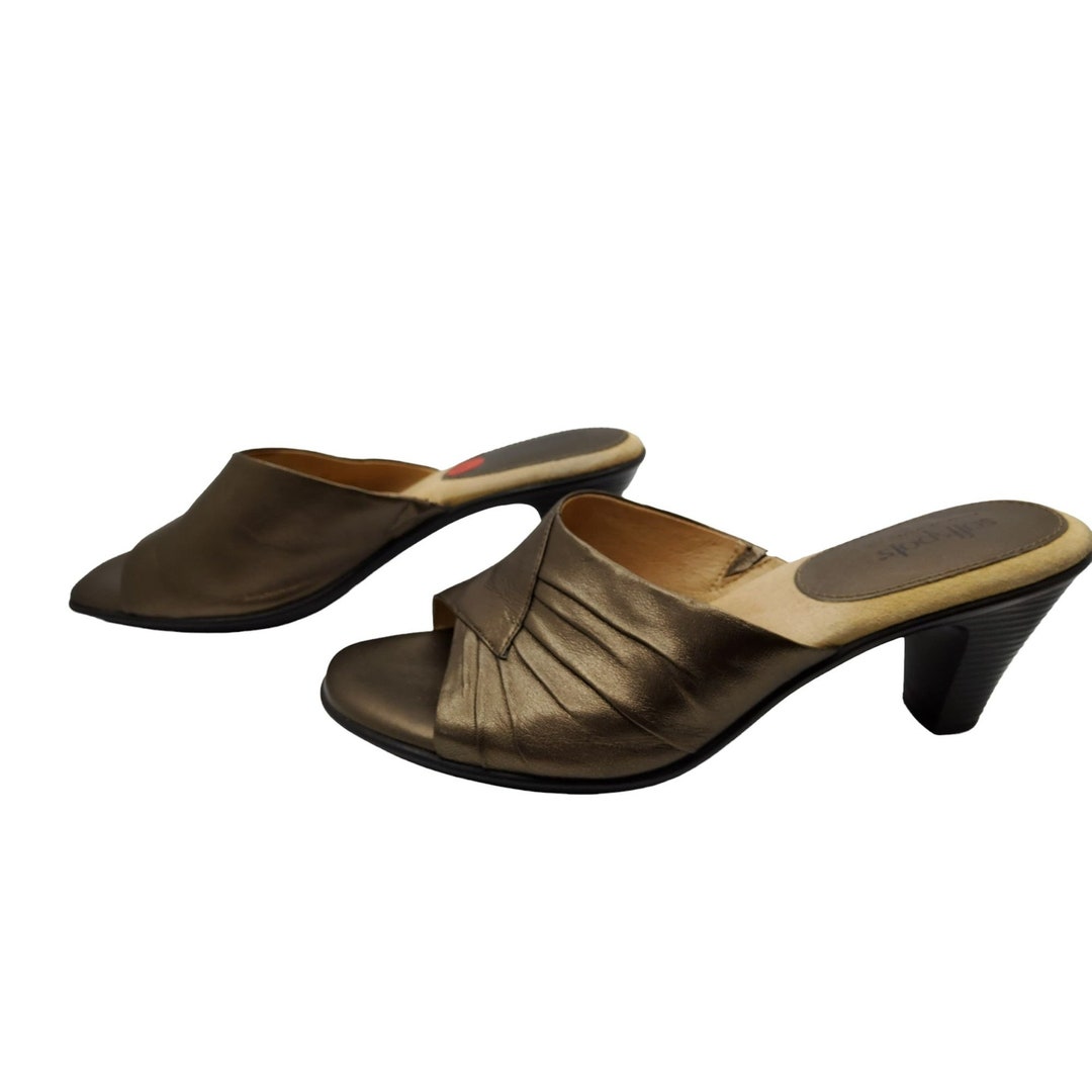 2000s Softspots Womens Gold Color Leather Slide on 3 Heel Pump/sandals ...