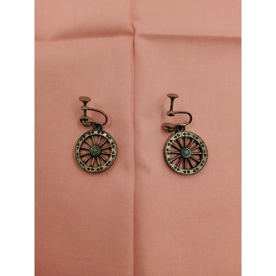 Vintage Wagon Wheel with Turquoise Blue center Silver… - Gem