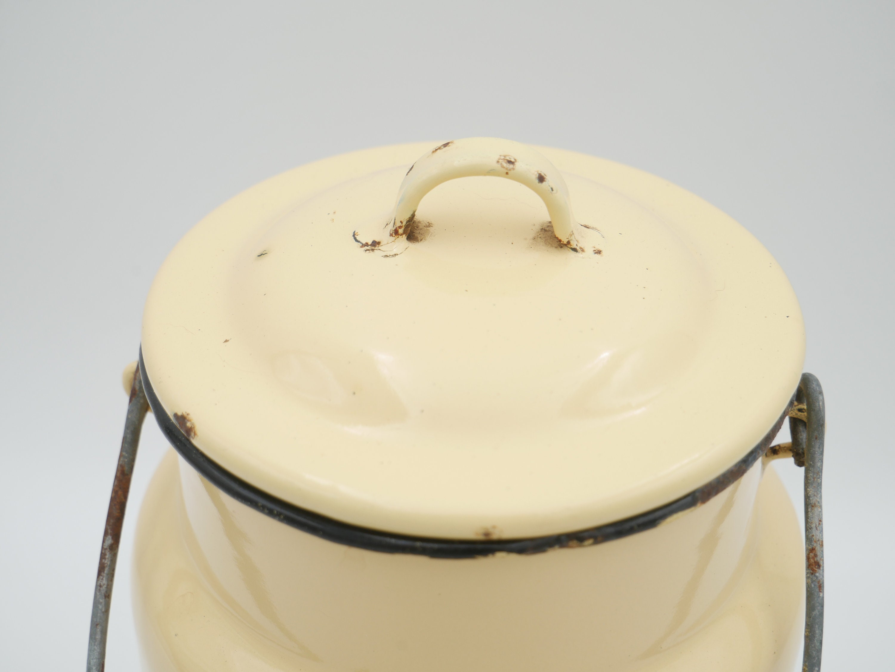 Vintage Enamel Milk Pail With Wood Handle, Beige Enamelware Milk Can - Etsy