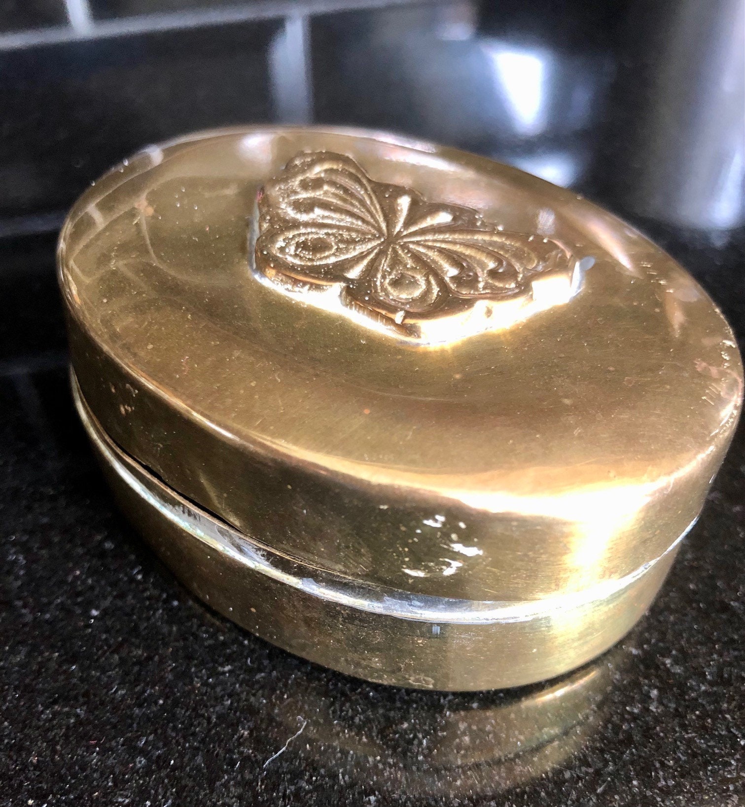 Vintage brass trinket / pill box - Etsy.de
