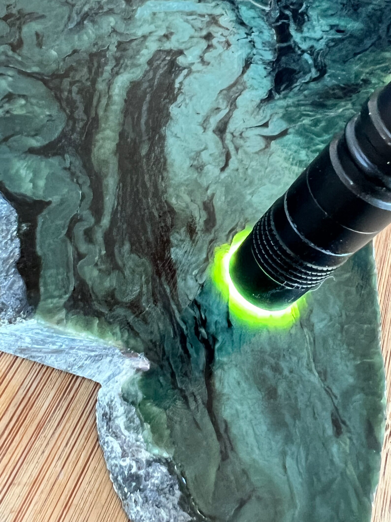 Natural Nephrite Jade Stone Wings, Tremolite Nephrite, Vein Jade ...