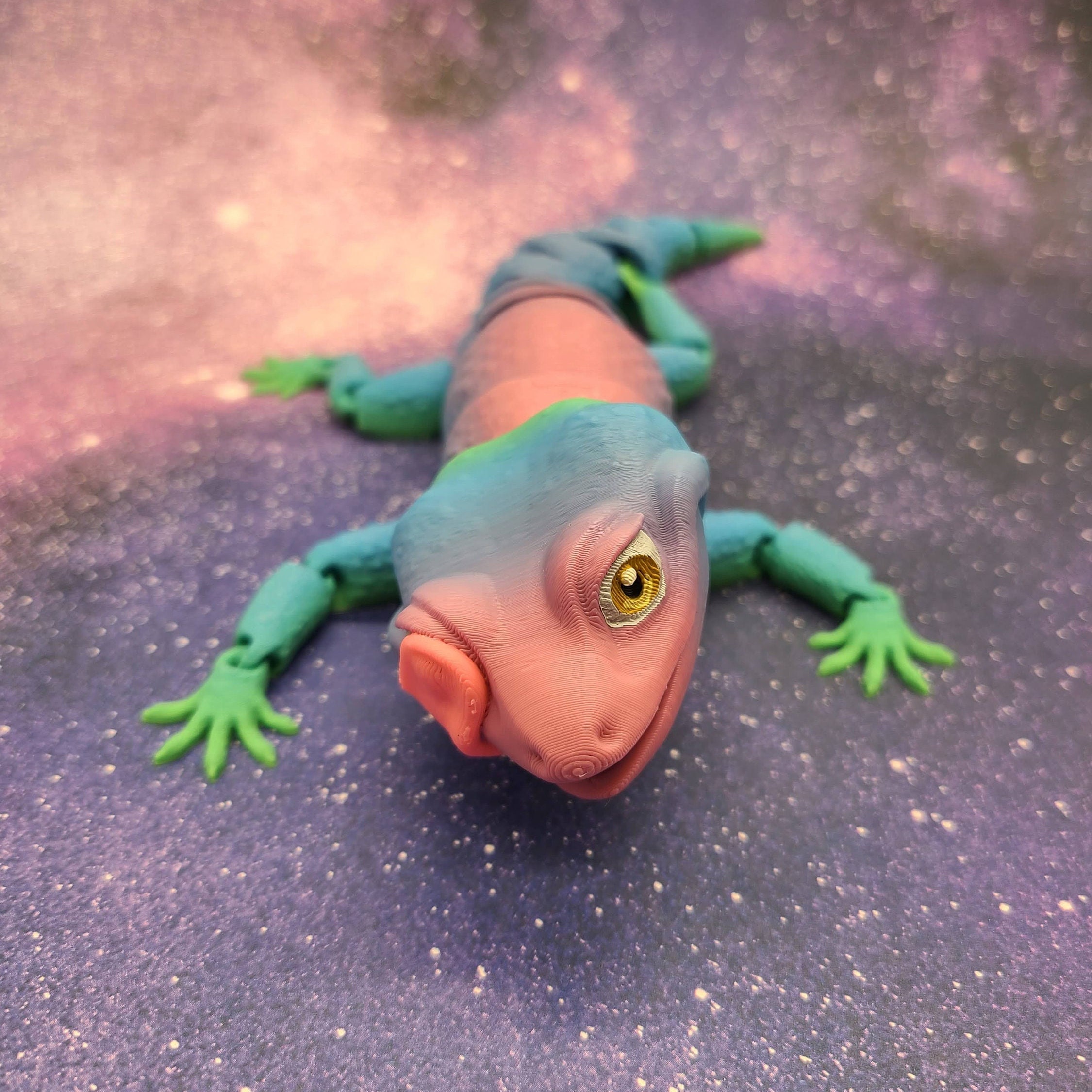 Articulated Gecko With Smiling Face and Playful Pose A Fun - Etsy