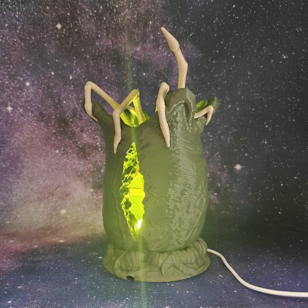Xenomorph Facehugger Lamp - Illuminate Your Space With Alien Elegance ...