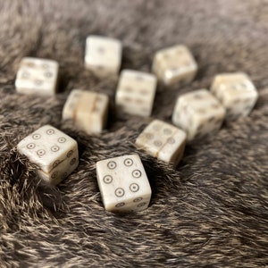 UNIQUE Pip Design Large Medieval Bone Dice Set (qty 5) - Mat Cauthon's ...