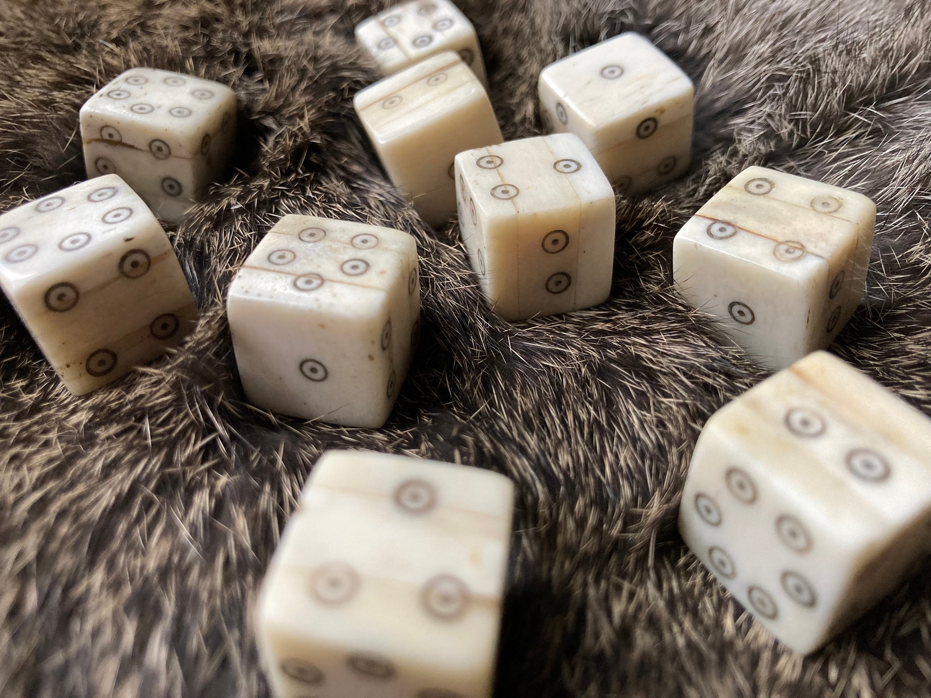 UNIQUE Pip Design Large Medieval Bone Dice Set qty 5 Mat - Etsy