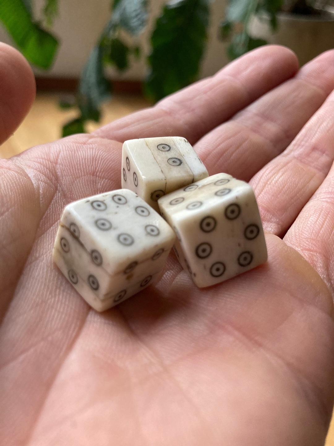 UNIQUE Pip Design Large Medieval Bone Dice Set (qty 5) - Mat Cauthon's ...