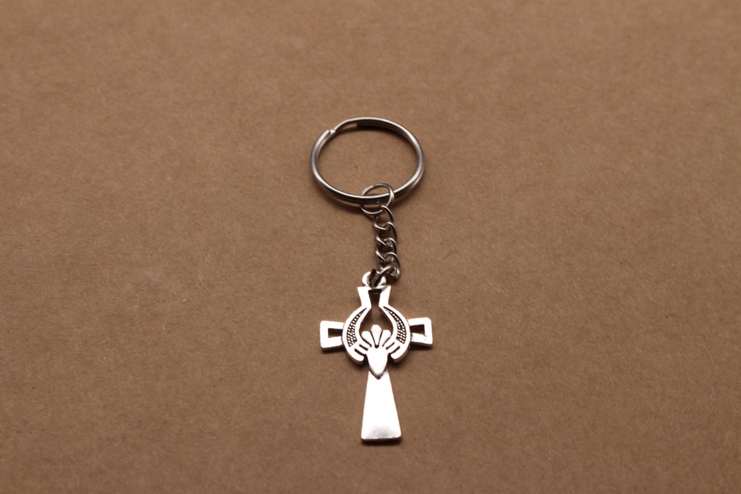 Irish Claddagh Cross Keychain - Etsy