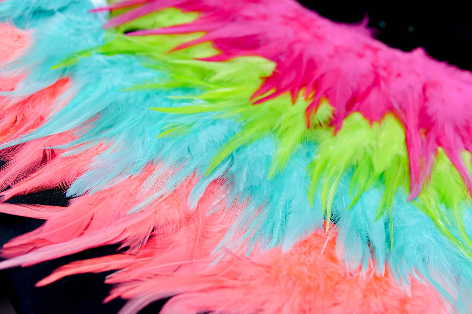 4-6" Bleached Dyed Saddle Fringe, Saddle Rooster Colored Feather Fringe ...