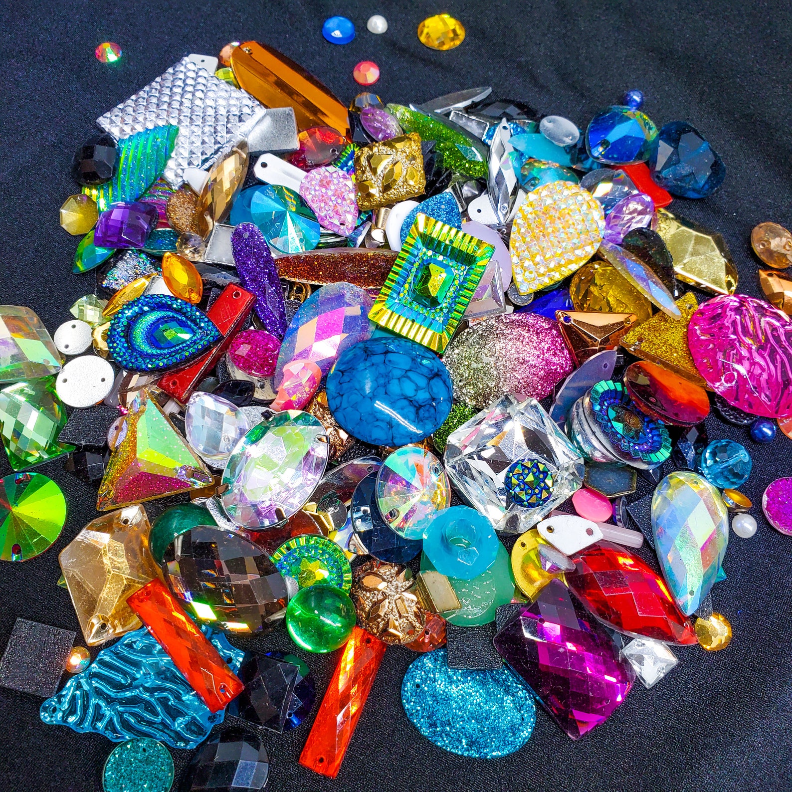 Assorted Mixed Gemstones and Beads, 150 Grams Mix Acrylic Rhinestones ...